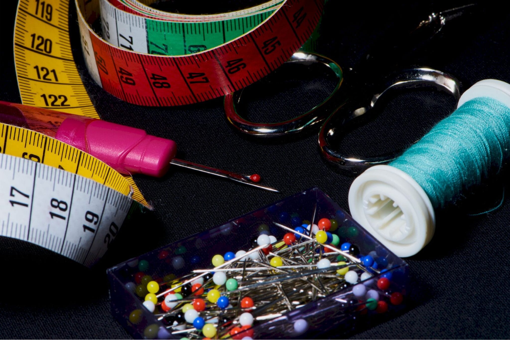 Les 5 accessoires indispensables pour débuter la couture - Meloncollie